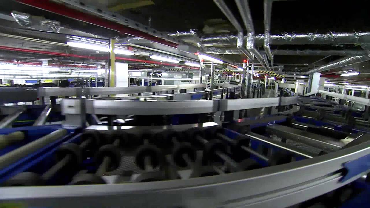 Baggage Handling System at Düsseldorf Airport - YouTube