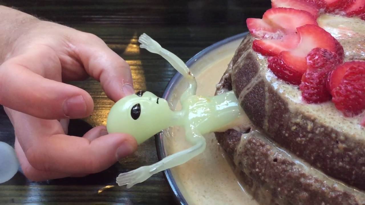 Alien Birthday Cake "Extracted" - YouTube