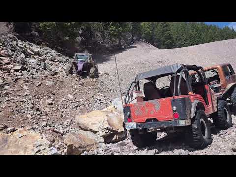 Off roading fun times - YouTube
