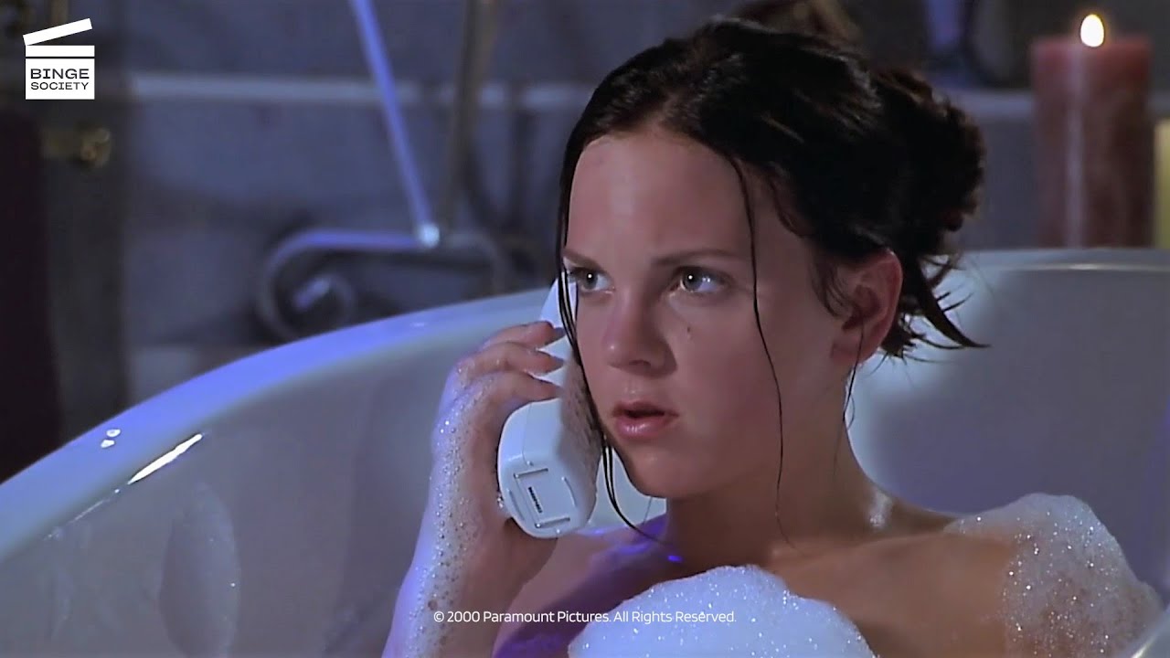 Scary movie : Meurtre pendant le concours de beauté (CLIP HD) - YouTube