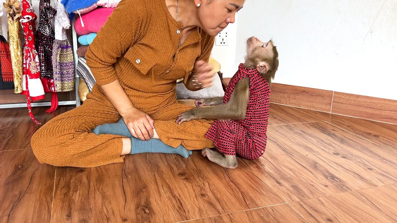 Judee Sharp Her Mouth Begs Mom For A Sweet Morning Kizz - YouTube