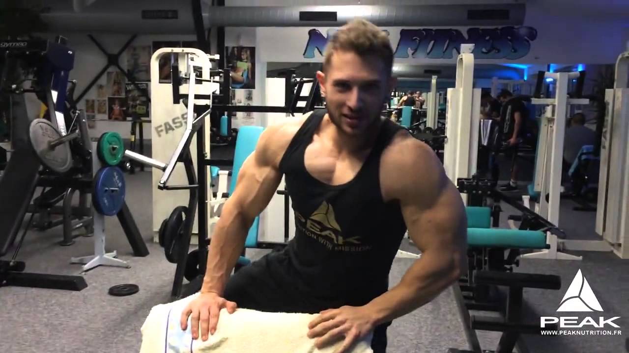 Teen Bodybuilder Alexis works Biceps - YouTube