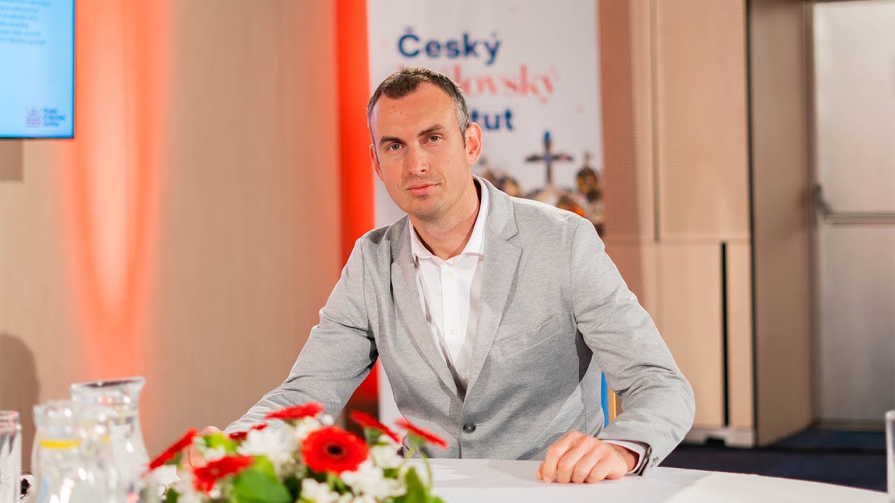 3. kulatý stůl - Mgr. Pavel Fabini - zemské uspořádání - YouTube