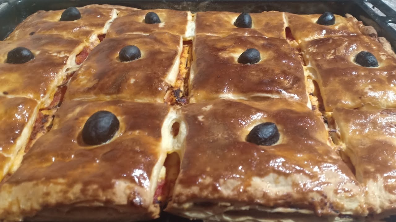 Pizza couverte كوكا أو پيتزا كڥار بعجينة مورقة سحرية - YouTube