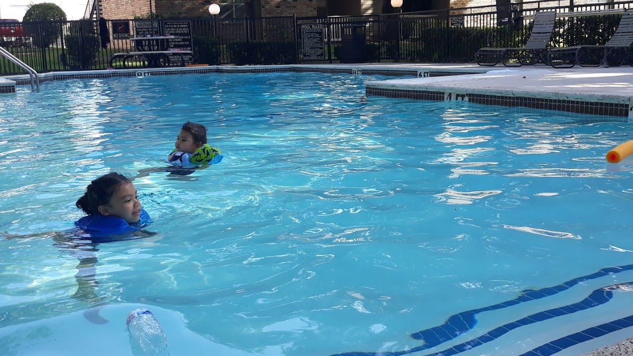 Swimming time💗 - YouTube