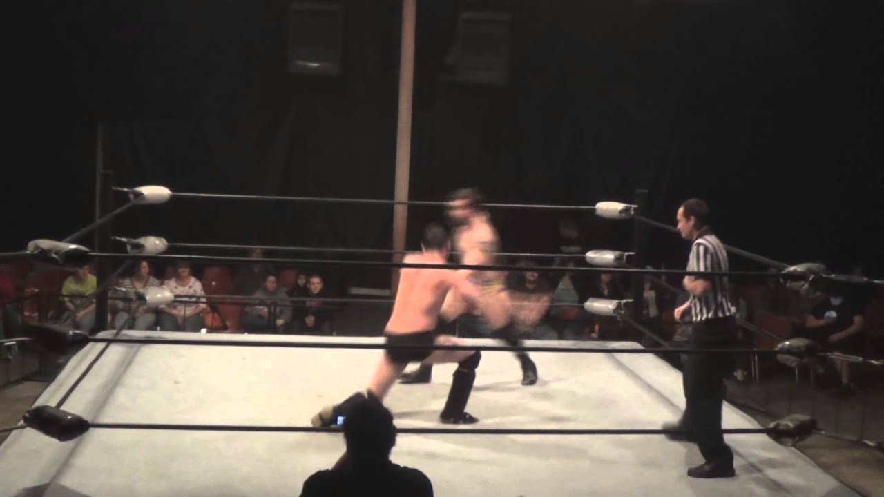 Kyle Matthews vs. Chris Crunk - YouTube