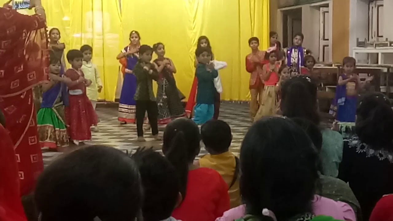 Hamari pathshala ( dance by little pathshala kids) - YouTube