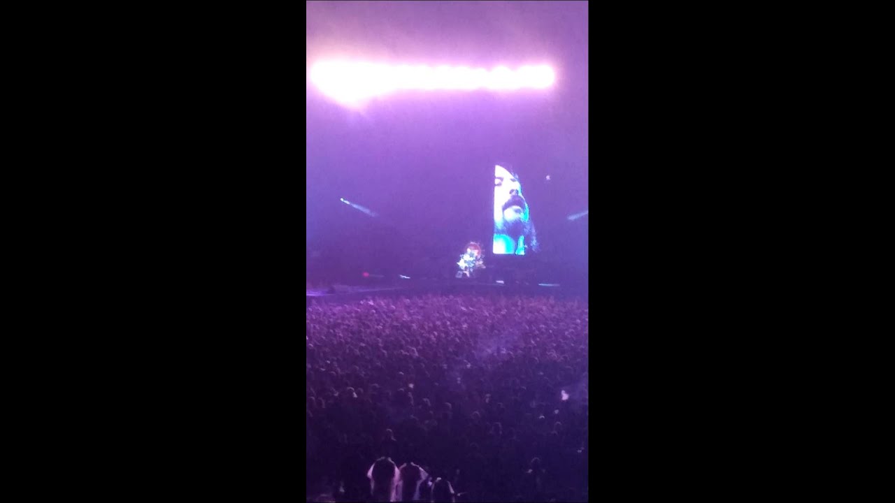 Dave grohl crying in chicago concert - YouTube