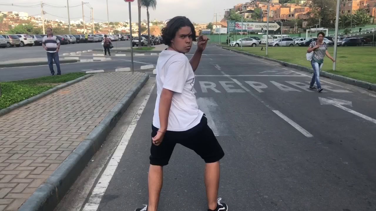 DANÇANDO SAPEQUINHA (LEXA, MC LAN) - YouTube