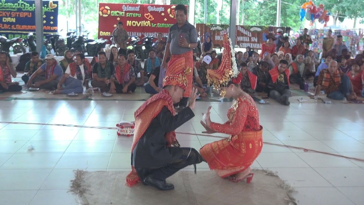 Adu Penganten // Perjabun Dicky Nando Sitepu & Novika Br Gurky S Pd Jambur Tana - YouTube