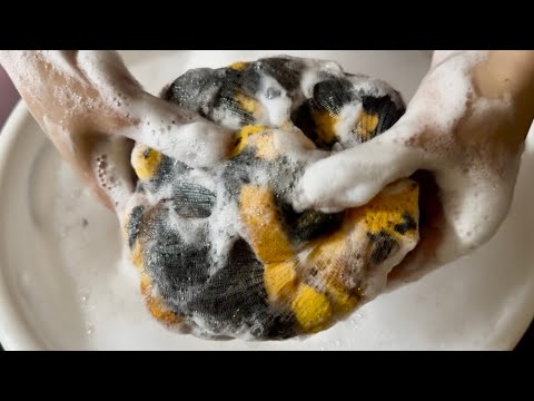 【ASMR】Ripped sponge squeeze🖤💛ちぎったスポンジでもこもこしてみた🖤💛 - YouTube