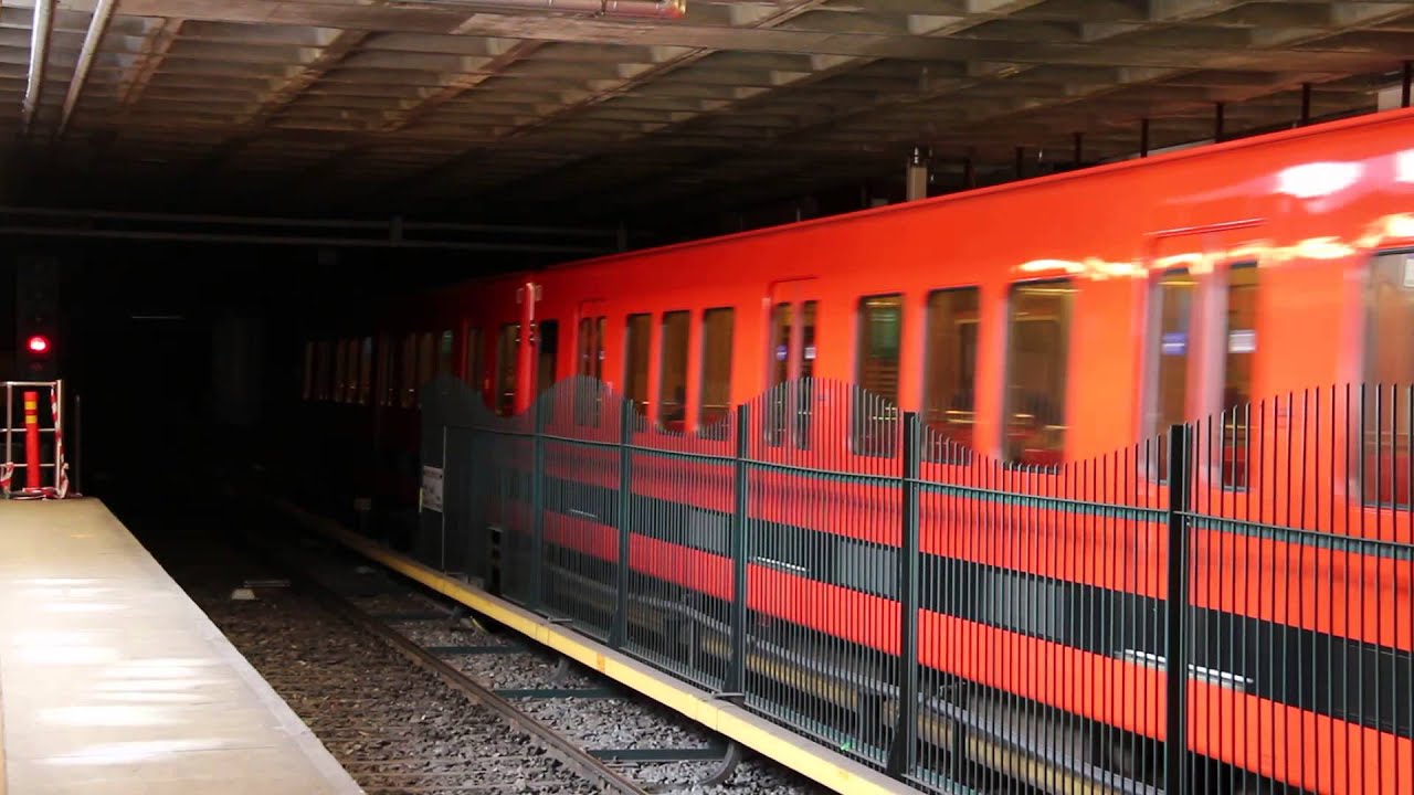 M100-sarjan metrojuna lähtee Itäkeskuksesta - YouTube