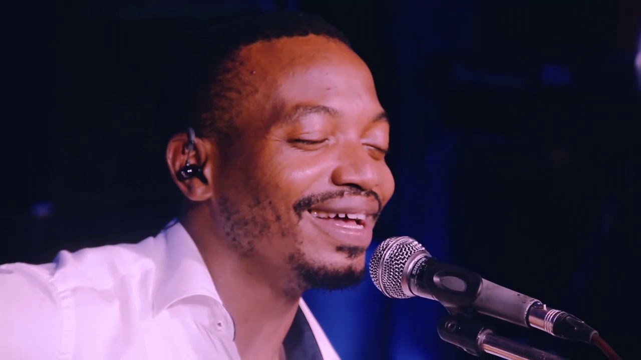 Isaac BUKASA "TU ES L'ESPOIR " (Live) - YouTube