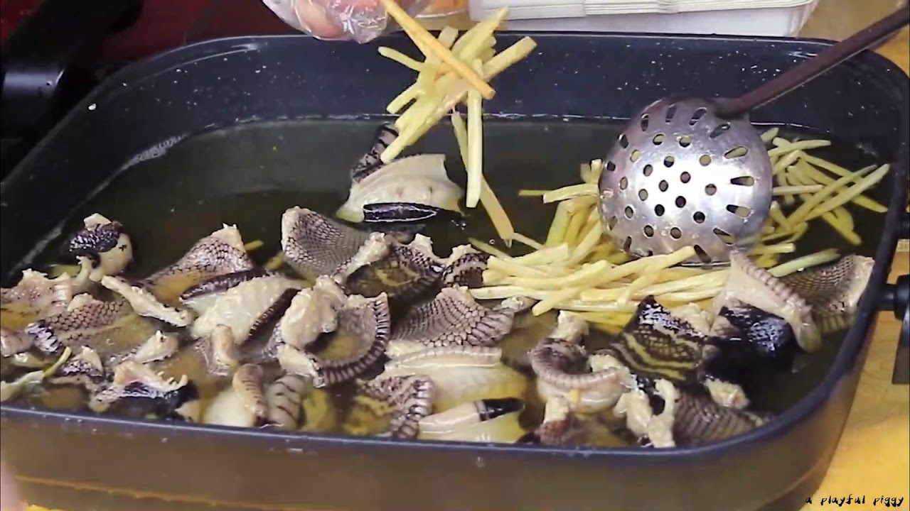 Snacks Made of Snakes（蛇宴）- Chinese Street Food/街头美食 - YouTube