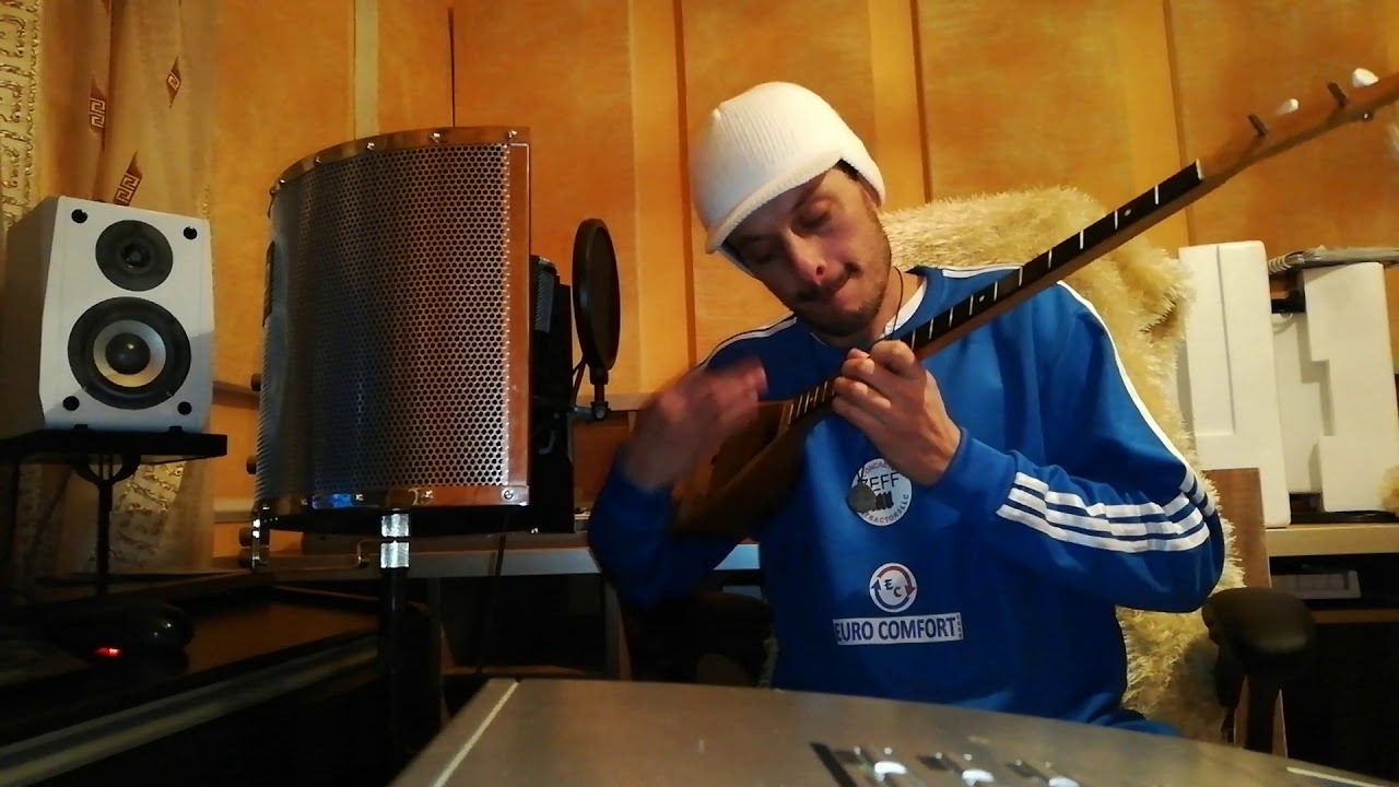 MACARENA - Albanian folk instrument "Çiftelia" - Agron Pllumaj (cover ...