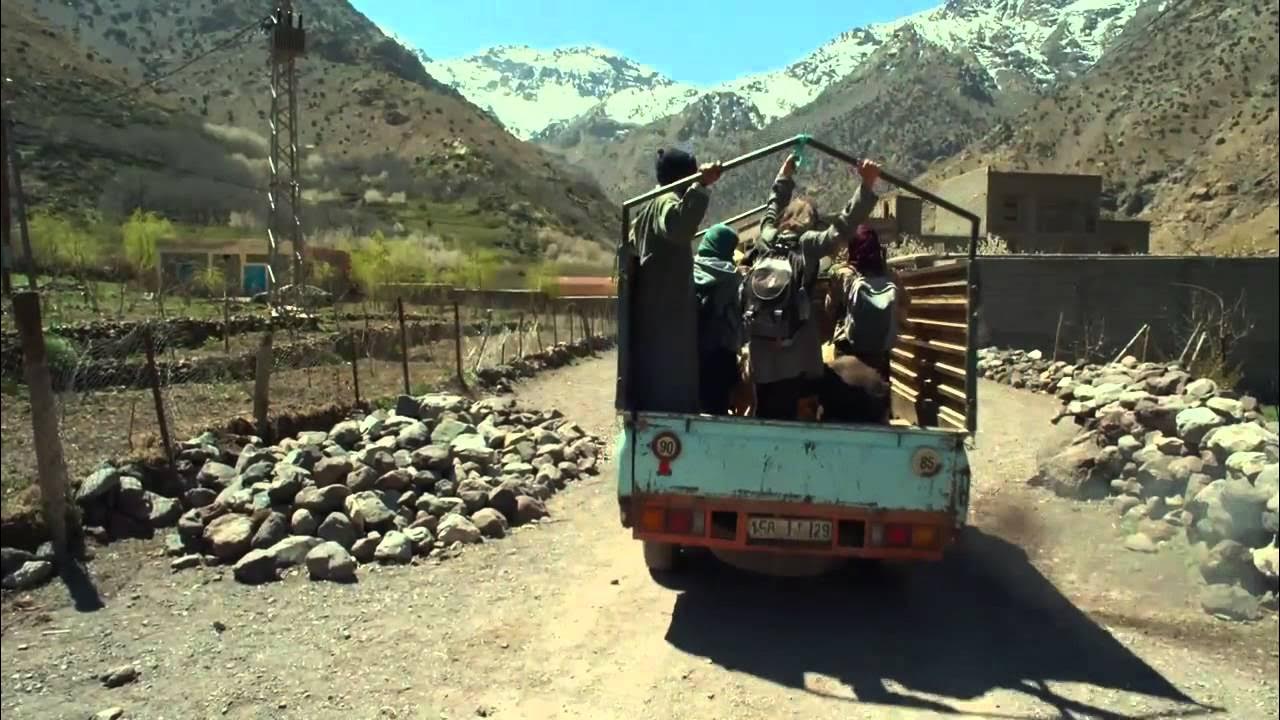 Sur le chemin de l'école - La musique du film - YouTube