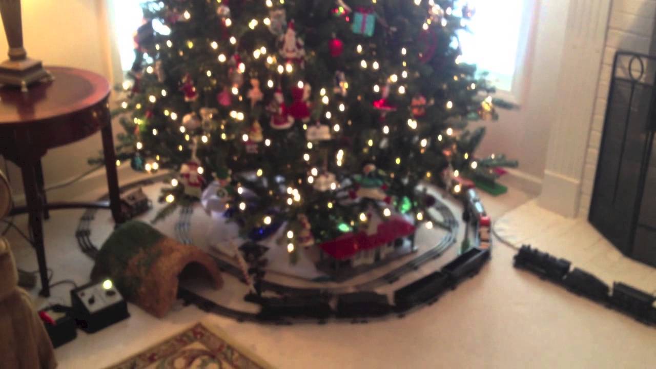 Lionel Small Christmas Layout 2013 - YouTube