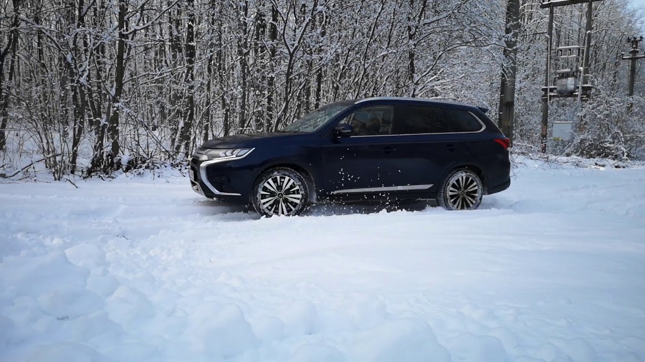 2019 Mitsubishi Outlander in Snow - YouTube