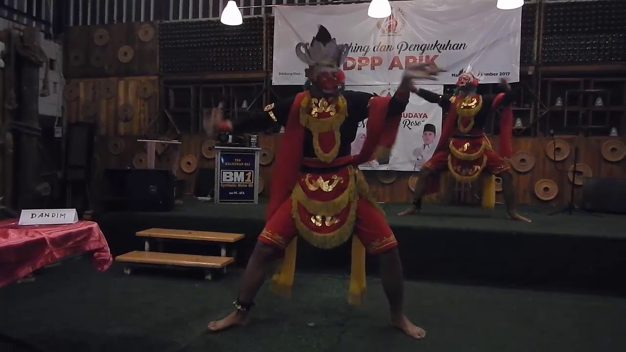 Penampilan Tari Grebeg Sabrang Khas Malang - YouTube