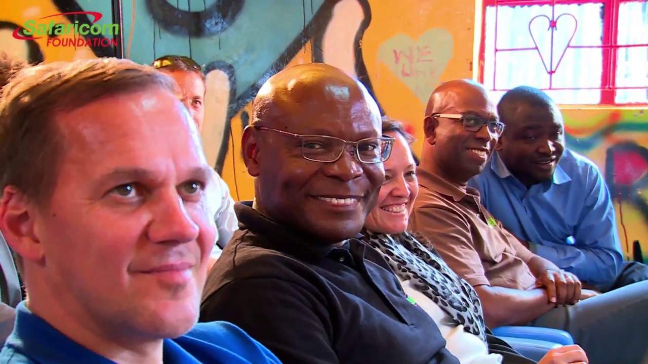 SAFARICOM/SHOFCO LAUNCH AERIAL WATER PIPPING SYSTEM IN KIBERA - YouTube