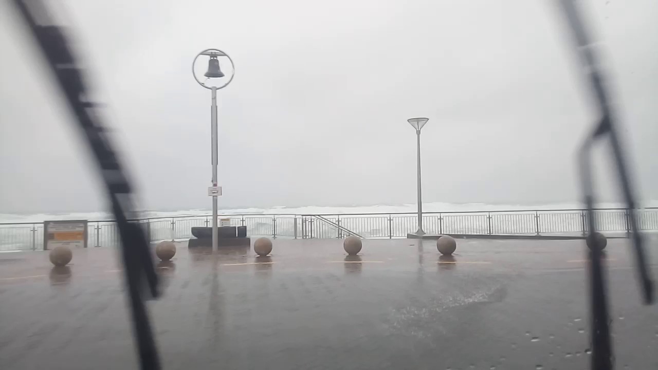 St Clair. Dunedin 2017. Storm and king tide five minutes away - YouTube