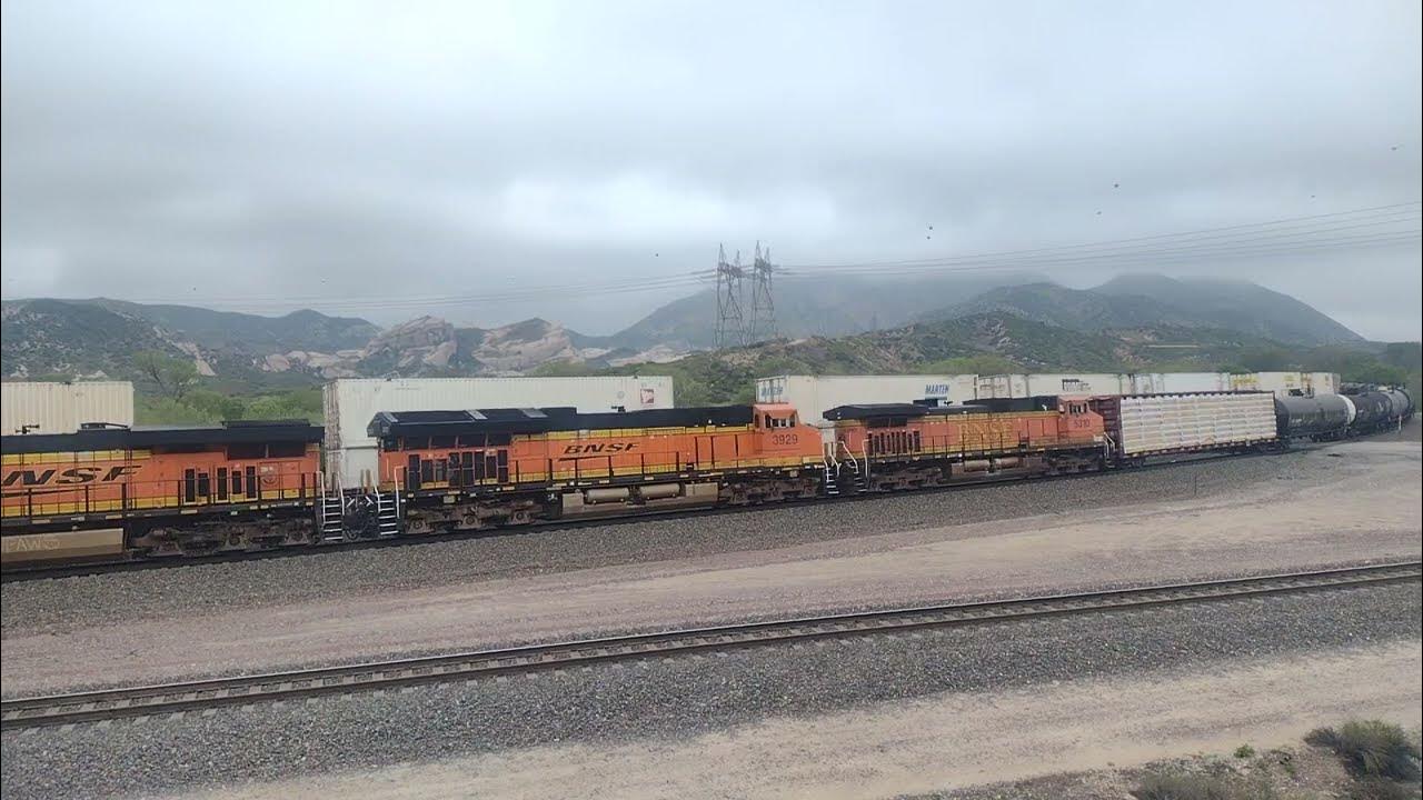 Duo BNSF Trains Meet At Cajon Junction Ca! #bigbossrailfanner - YouTube