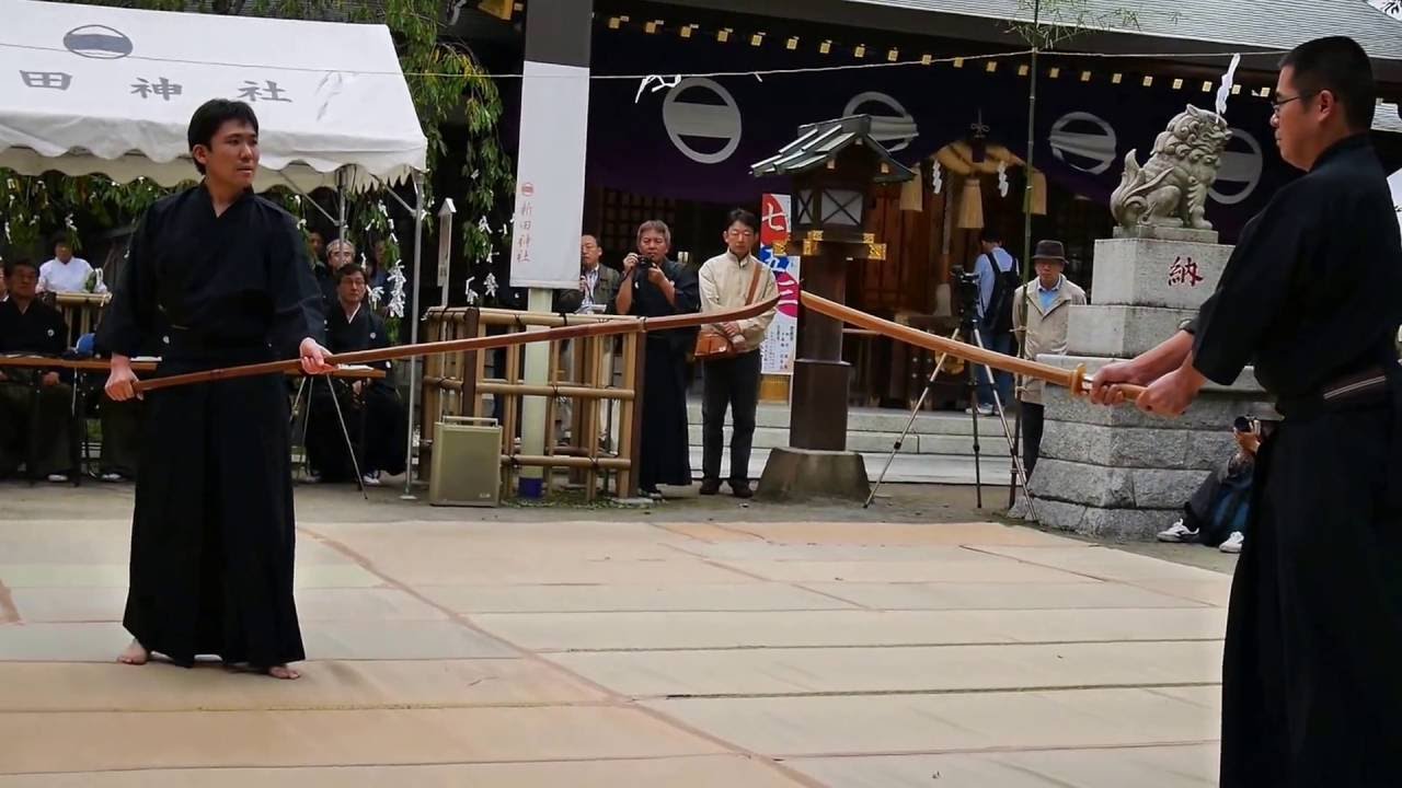 Tatsumi ryu naginata, Nitta jinja 10.16 - YouTube