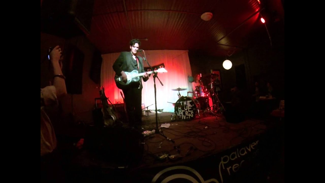 The Blue Velvets - Lorraine - YouTube