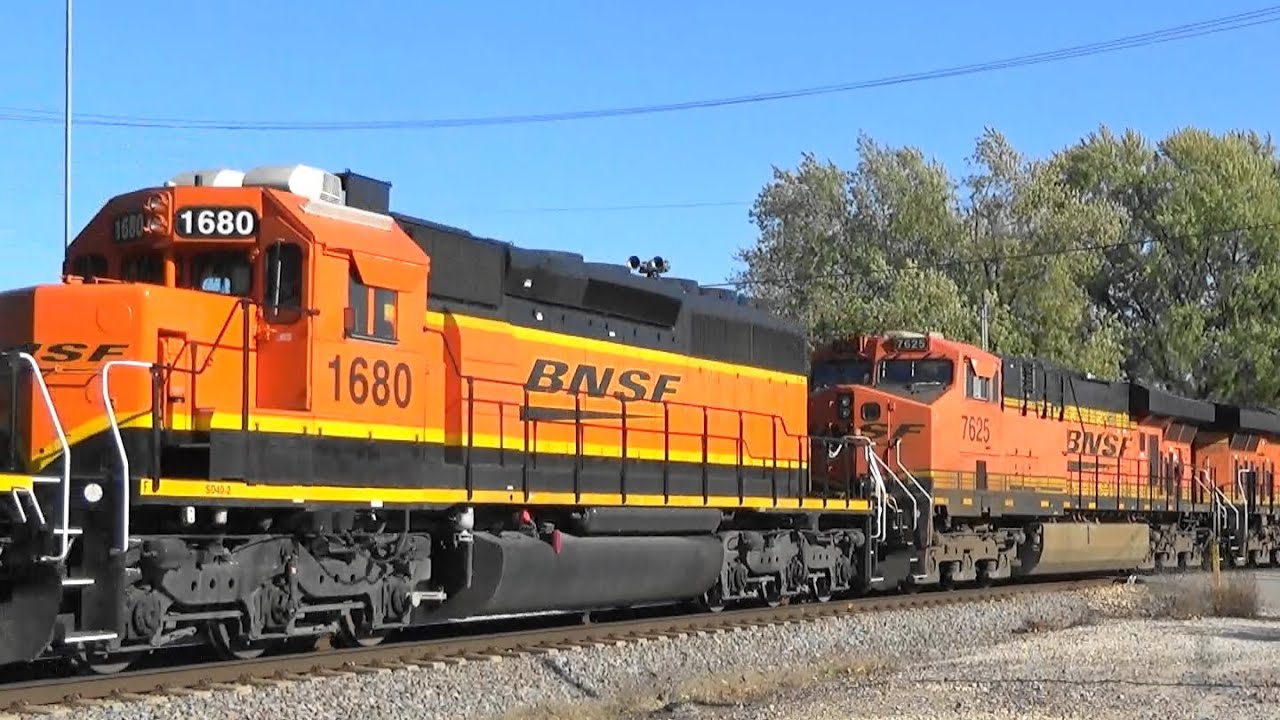 BNSF 5543 w/ SD40-2 Leads a Freight, Colona, IL 10/15/20 - YouTube