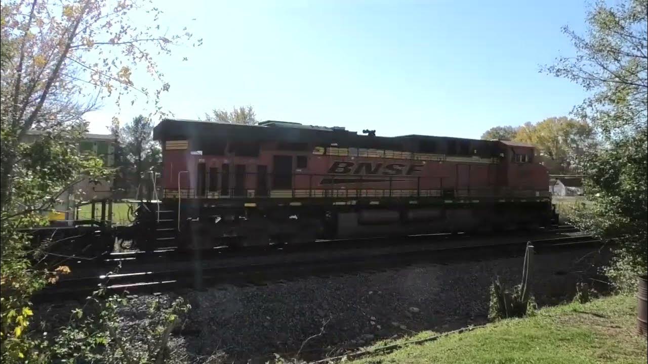 BNSF 5751 East in Wyanet, IL 11/8/21 - YouTube