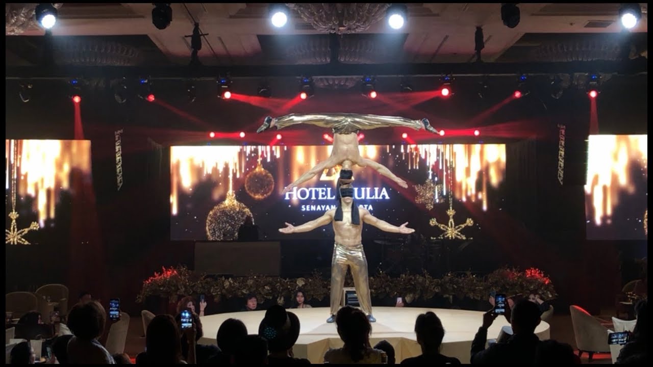 The Art of Acrobatics. Golden Show. - YouTube