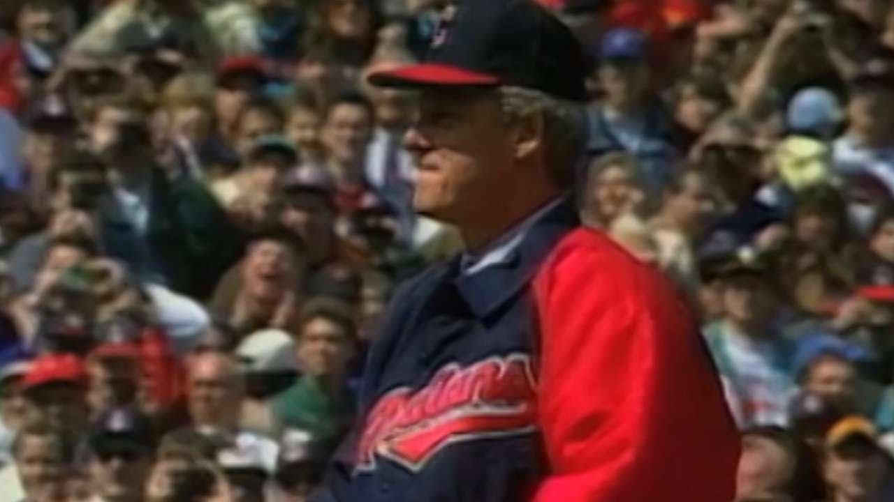 President Clinton throws out first pitch - YouTube