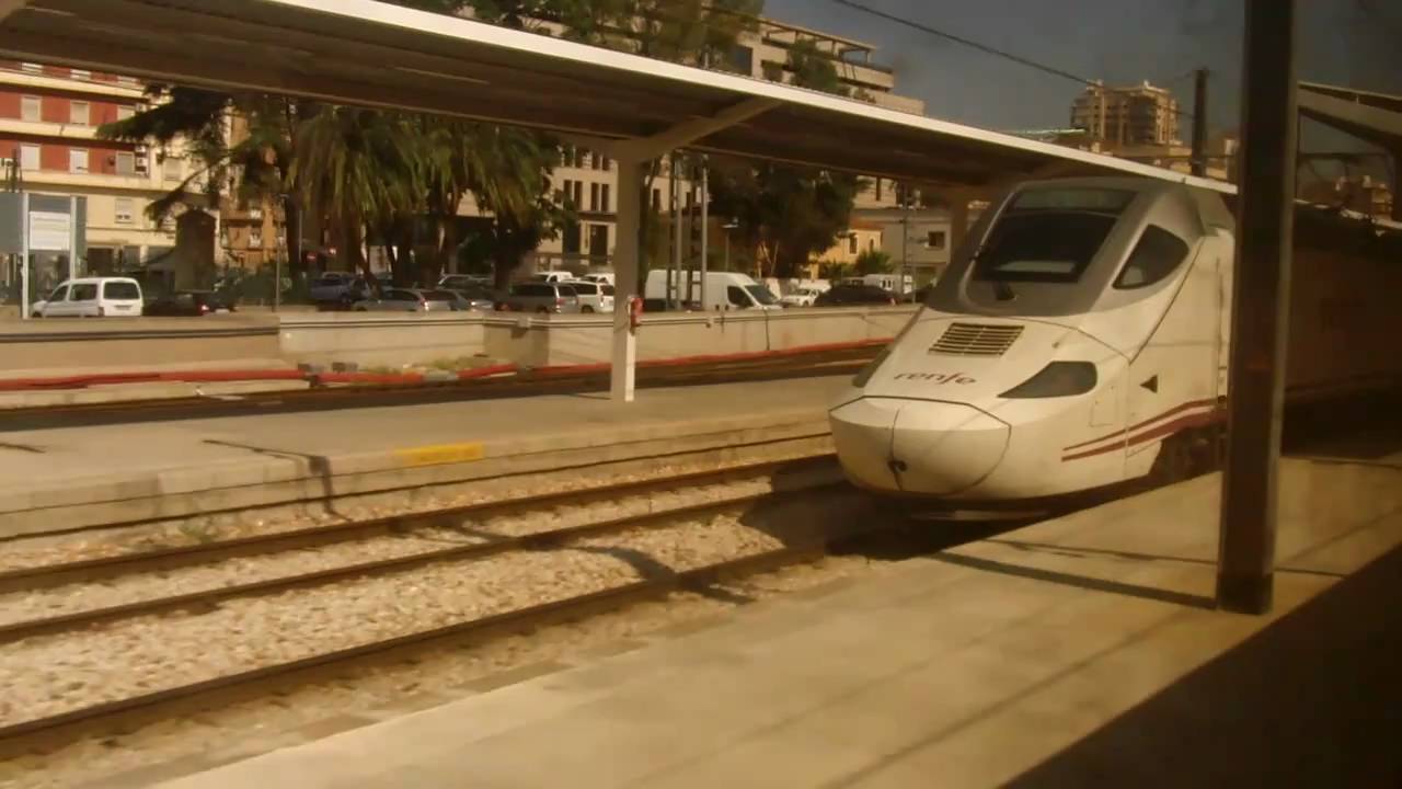 Entrada Trenes S-130 Talgo VII - Valencia Nord - 2010 - YouTube