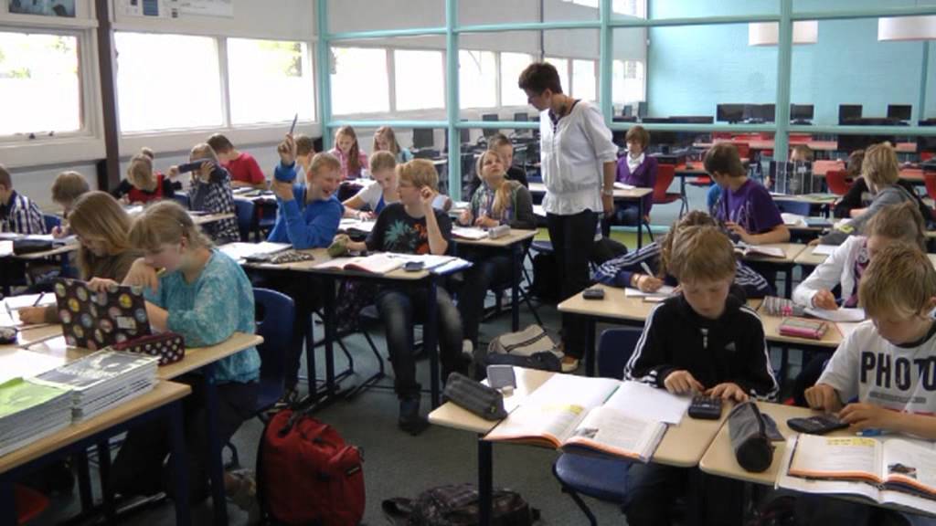 Gomarus College Drachten - YouTube