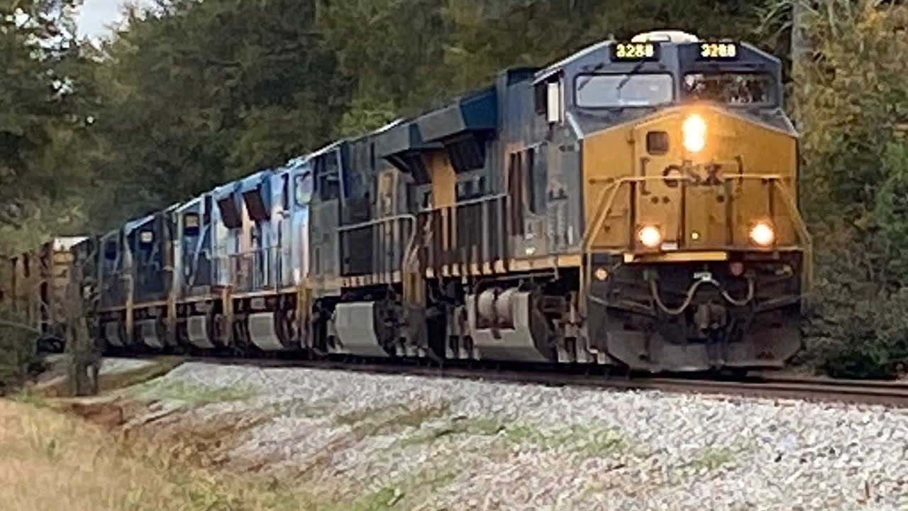 CSX 3288 Leads M692 With A Jingle Bell hornshow And 4 SD70MAC’s - YouTube