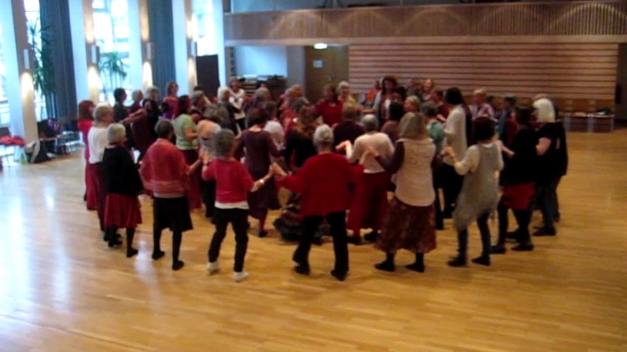 Čoček with Laura Shannon, music "Sadila Ganka" by Xenos - YouTube