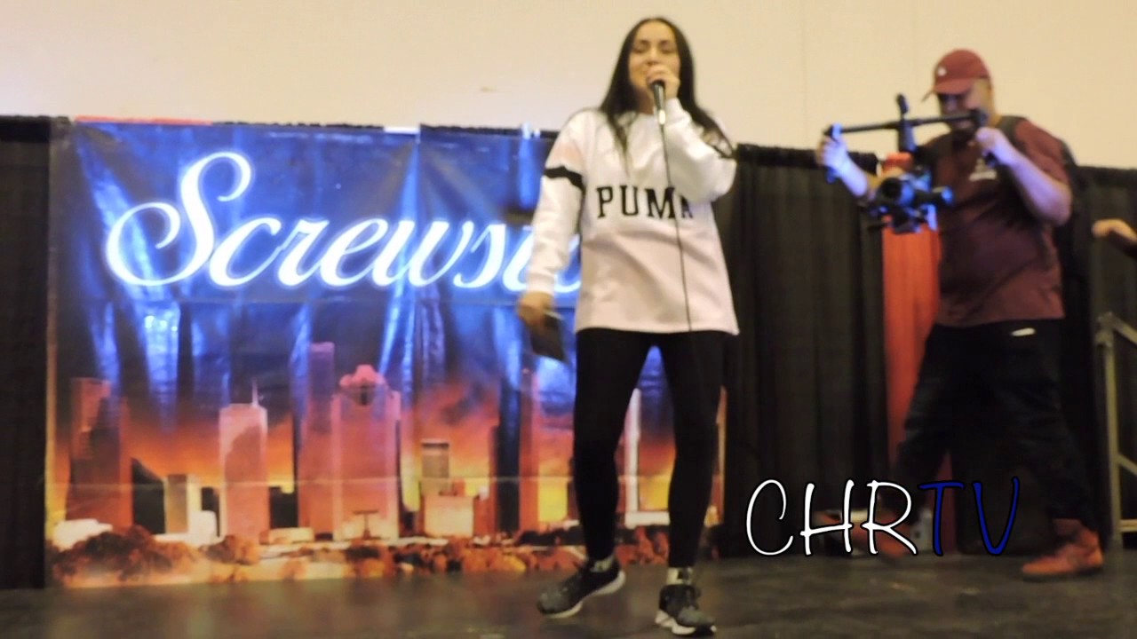 Carley Coy Warming Up For The Main Event At Los Magnificos 2016 - YouTube