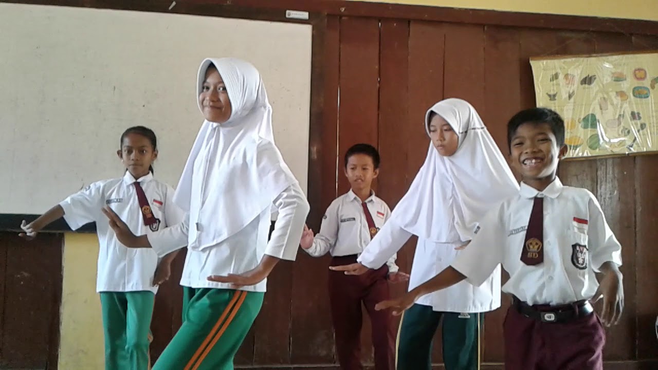 Tari nirmala khas melayu - YouTube