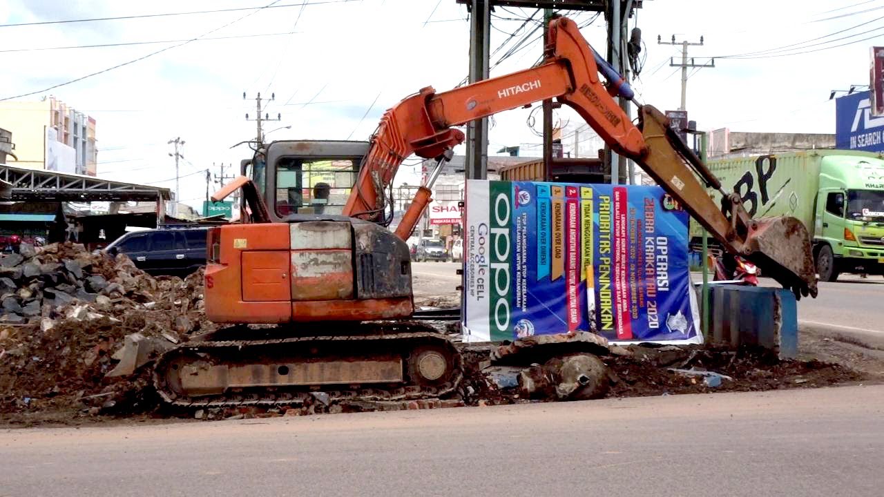 Operating heavy equipment machines requires skill and expertise to ...