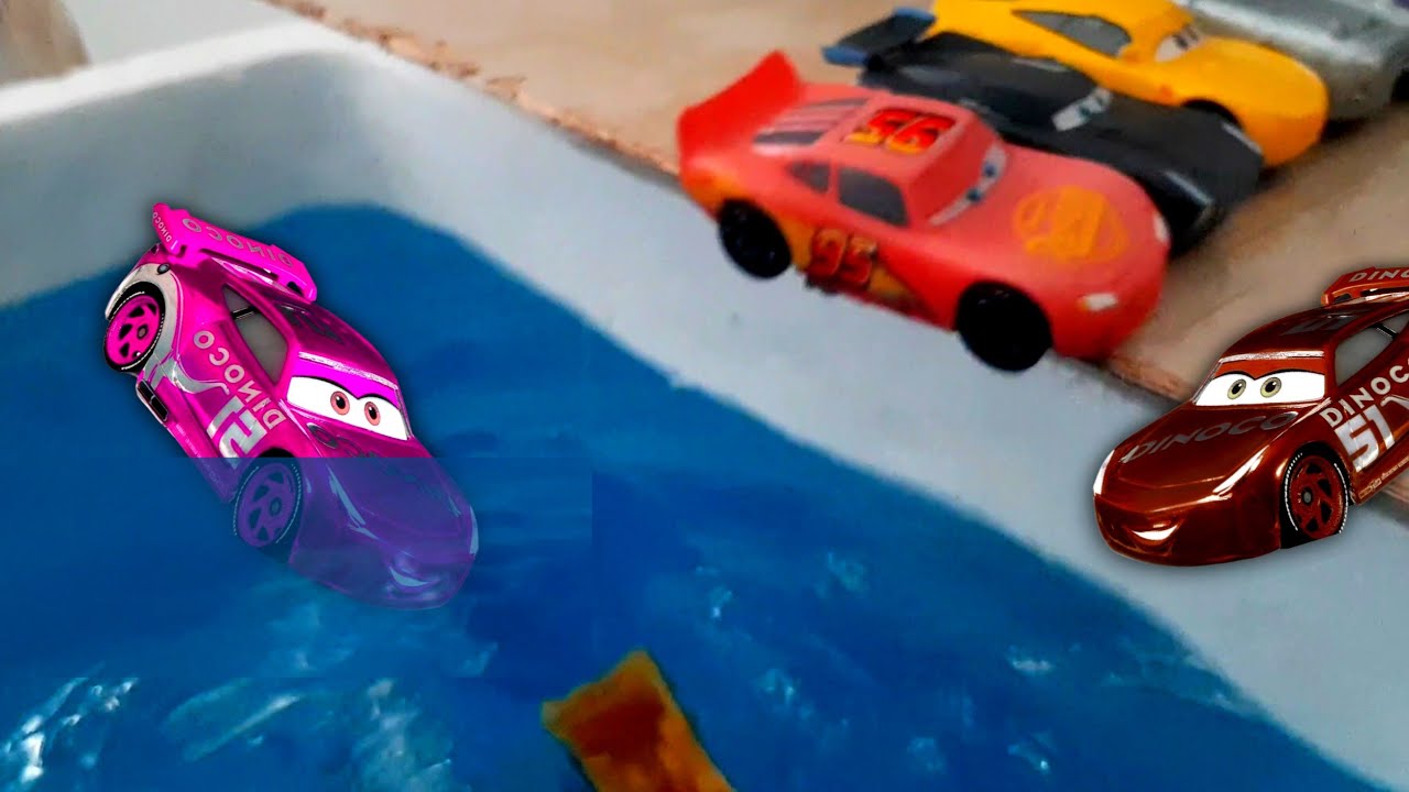 Disney Pixar cars Felling into deep pool | Lightning McQueen, Rayo ...