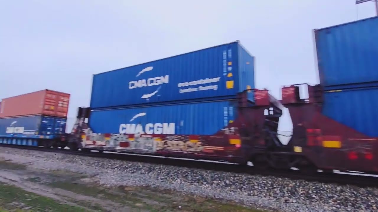Burnt Out Headlight on a CSX Shipping Container Train (CSX I028) in ...