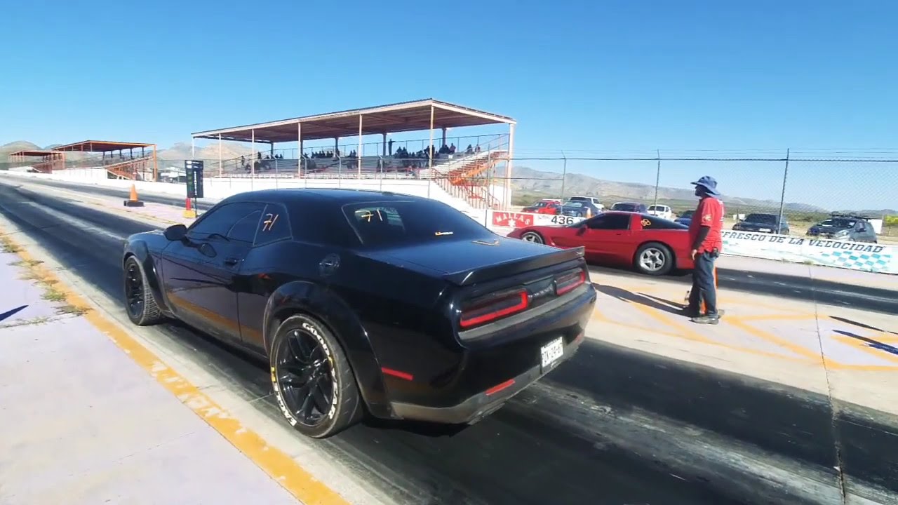 CHALLENGER VS CORVETTE - YouTube