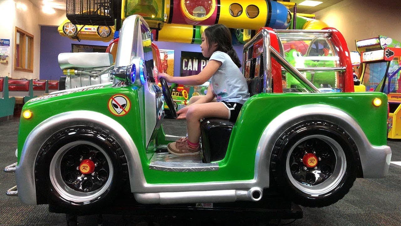 Wheels on the Bus 2019 | CHUCK E CHEESE Family Fun Indoor Activities ...