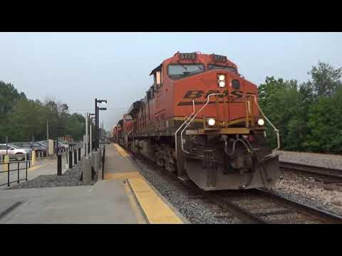 A FLYING 70 MPH BNSF intermodal train zooms by La Plata, MO on July 15. 2023 - YouTube