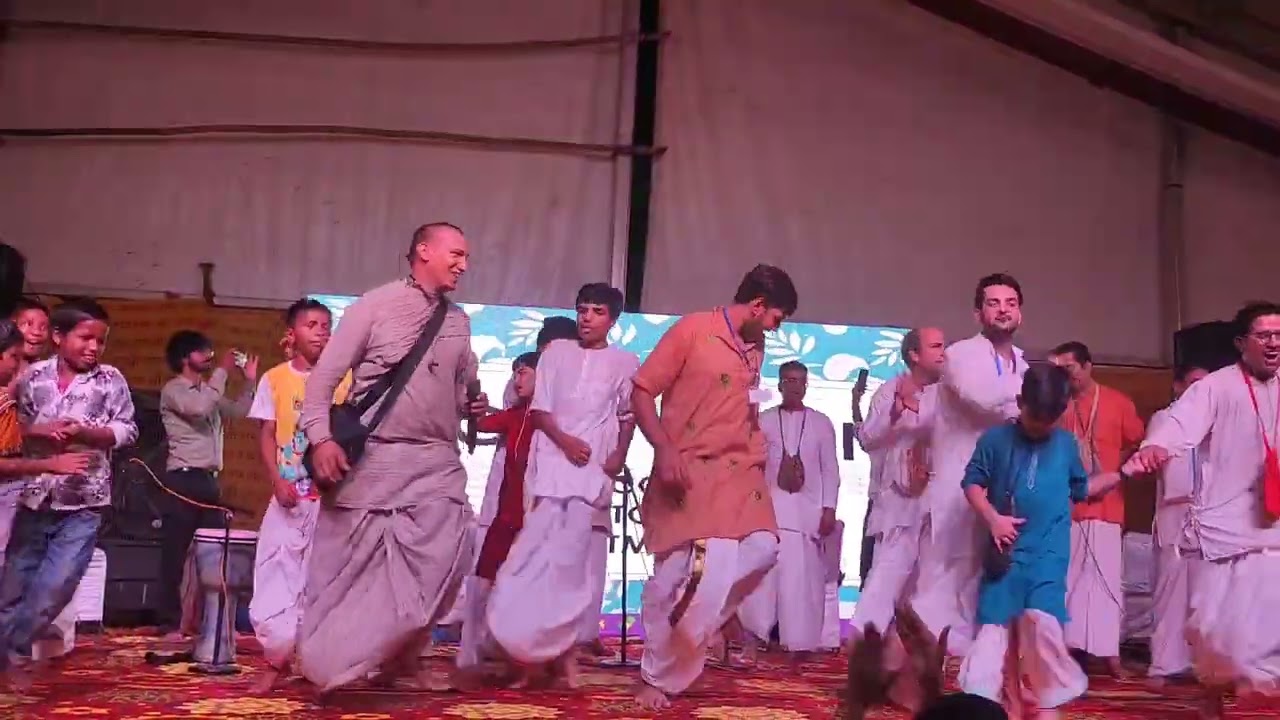 Iskcon Dance chanting hare krishna #harekrishna #isckontemple # ...