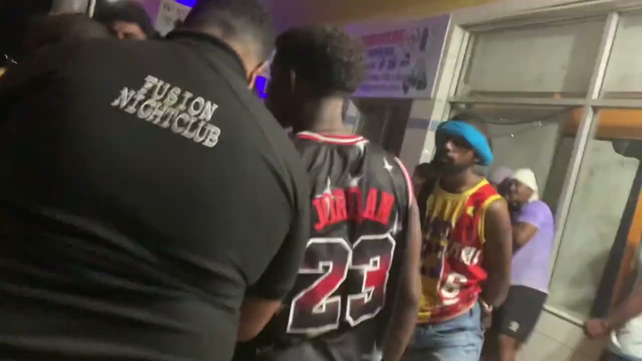 Woman street fight in Labasa , Fiji 2022 - YouTube