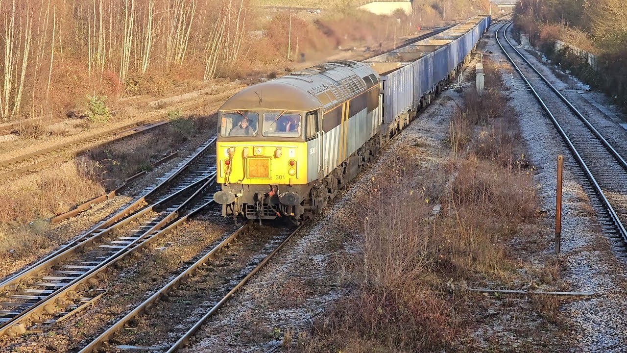 Afternoon trains at a cold and frosty Hatfield & Stainforth and ...