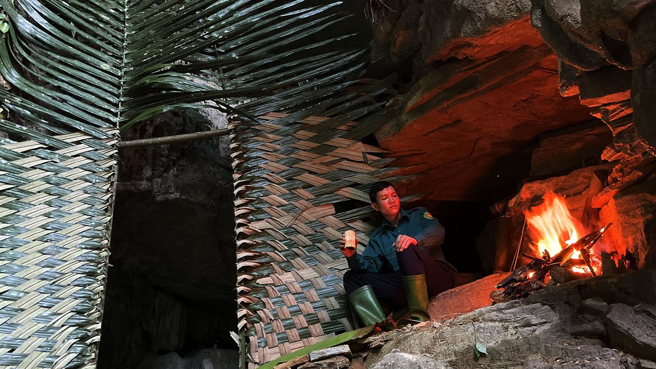 Primitive jungle skills | Make a house in a cave from palm trees and ...