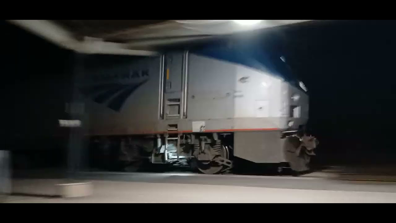 Amtrak Train 98 arrives Northbound into Petersburg Amtrak Station - YouTube