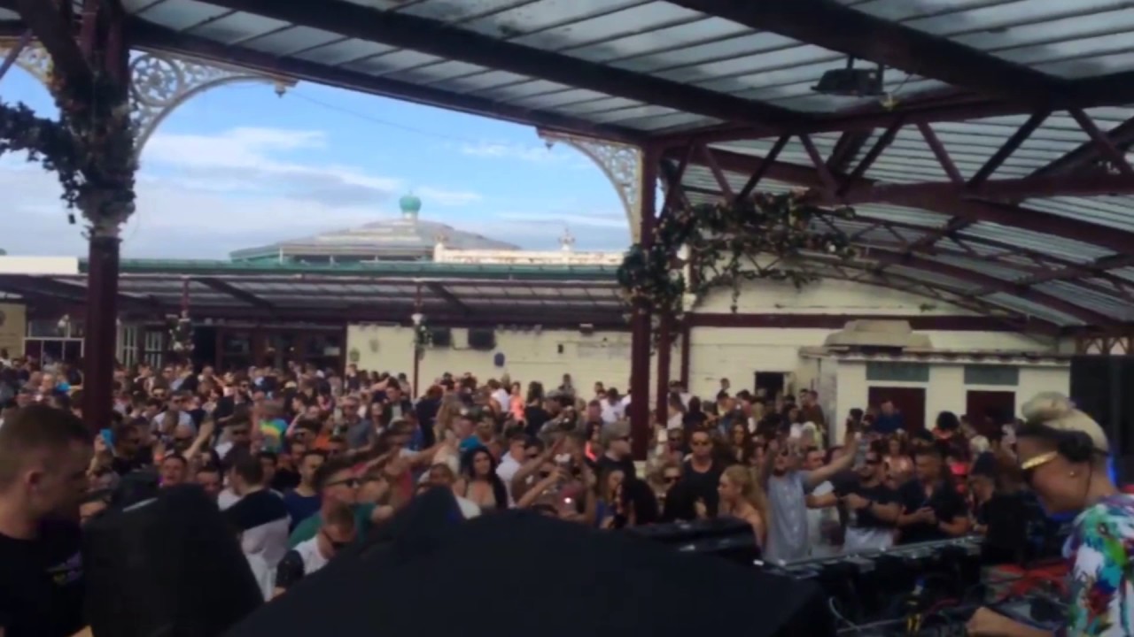 Sam Divine & Curtis Gabriel - Flowers @ Pier Jam 2015 - YouTube